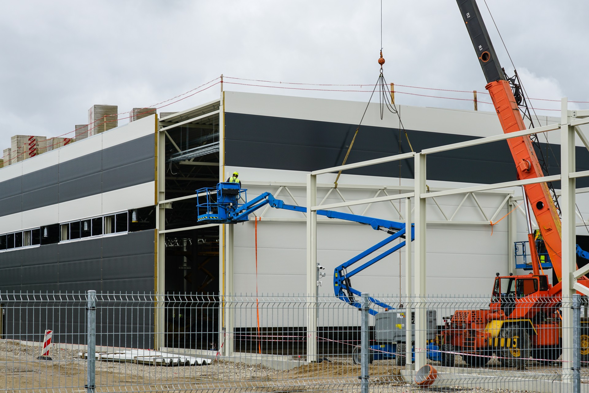 What are the different types of powered access equipment available | X-Hire